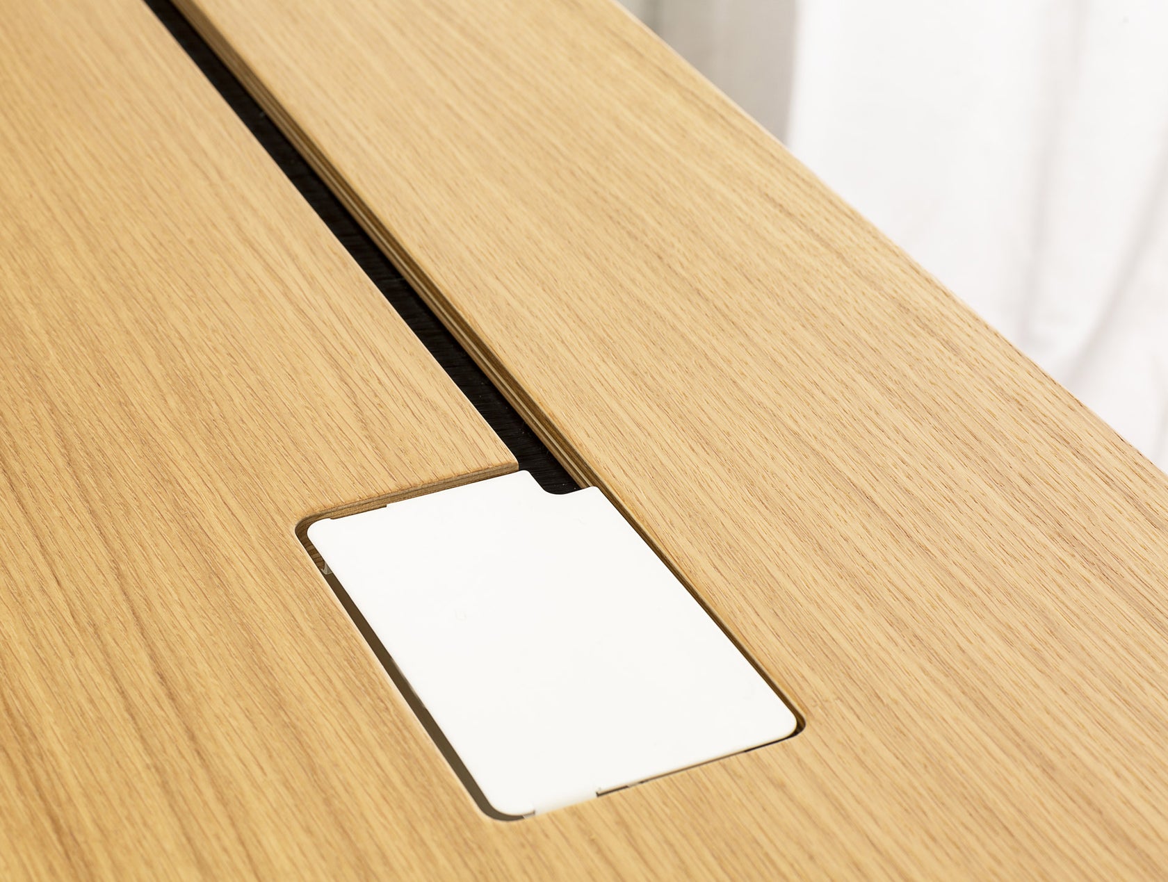 שולחן עבודה עץ אלון | Woody | Rack And Tack – Rack and Tack